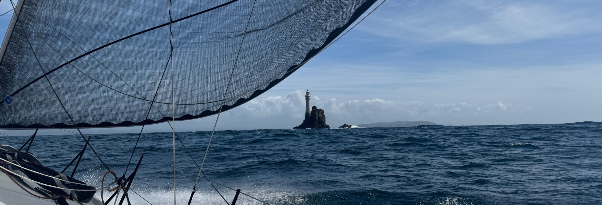 Cap sur le Fastnet dans le trio de tête - Legallais